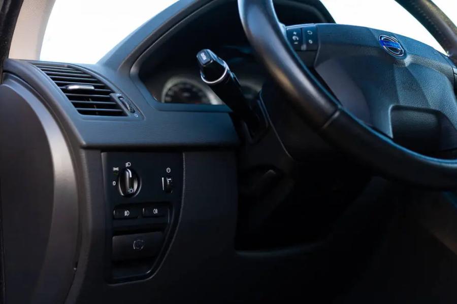 Pelēks Volvo XC90 2011 Rīga, ar dzinēja tilpumu 2.40 L un nobraukumu 278 tūkst. km par 11495 €, foto 15 vietnē AUTOMOTO.COM.LV