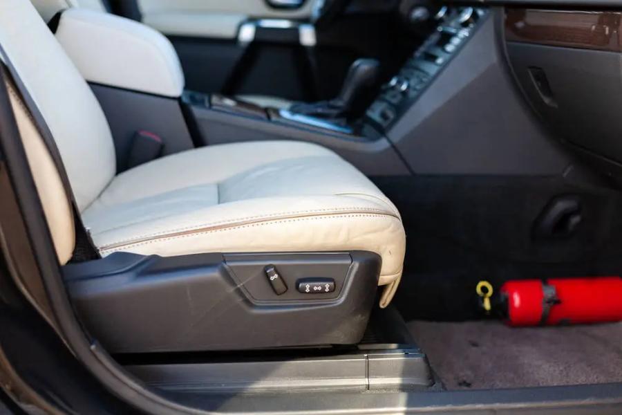 Pelēks Volvo XC90 2011 Rīga, ar dzinēja tilpumu 2.40 L un nobraukumu 278 tūkst. km par 11495 €, foto 17 vietnē AUTOMOTO.COM.LV