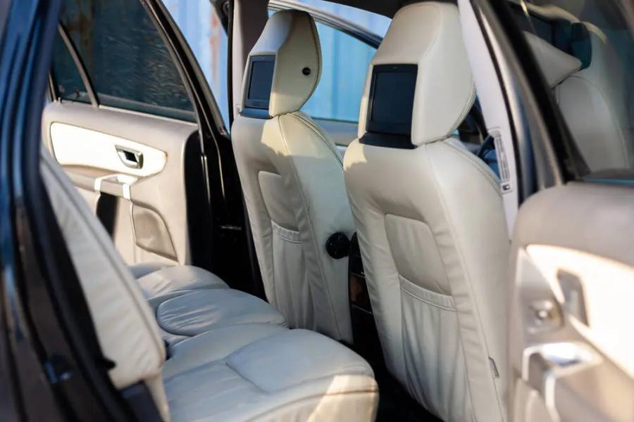 Pelēks Volvo XC90 2011 Rīga, ar dzinēja tilpumu 2.40 L un nobraukumu 278 tūkst. km par 11495 €, foto 19 vietnē AUTOMOTO.COM.LV