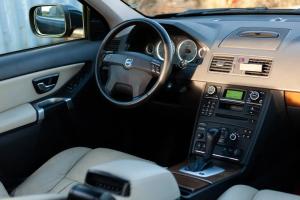 Pelēks Volvo XC90 2011 Rīga, ar dzinēja tilpumu 2.40 L un nobraukumu 278 tūkst. km par 11495 €, foto 31 vietnē AUTOMOTO.COM.LV