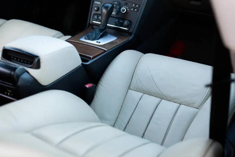 Pelēks Volvo XC90 2011 Rīga, ar dzinēja tilpumu 2.40 L un nobraukumu 278 tūkst. km par 11495 €, foto 32 vietnē AUTOMOTO.COM.LV