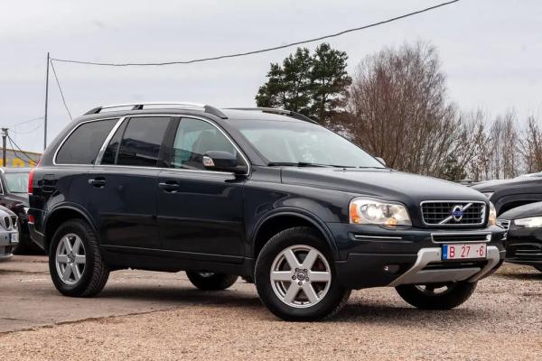 Pelēks Volvo XC90 2011 Rīga, ar dzinēja tilpumu 2.40 L un nobraukumu 279 tūkst. km par 9995 €, foto 1 vietnē AUTOMOTO.COM.LV