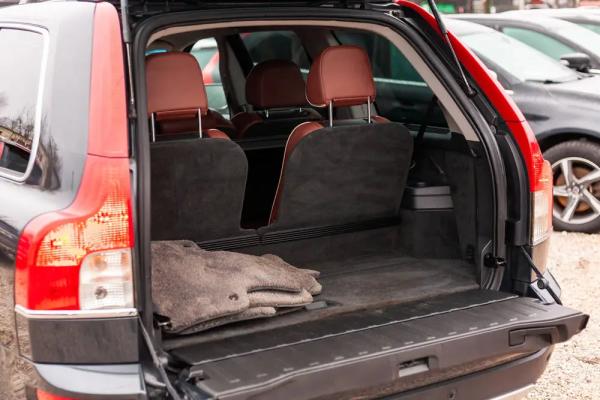 Pelēks Volvo XC90 2011 Rīga, ar dzinēja tilpumu 2.40 L un nobraukumu 279 tūkst. km par 9995 €, foto 7 vietnē AUTOMOTO.COM.LV