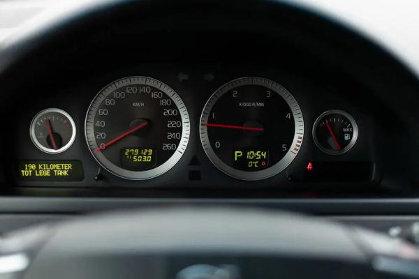 Pelēks Volvo XC90 2011 Rīga, ar dzinēja tilpumu 2.40 L un nobraukumu 279 tūkst. km par 9995 €, foto 10 vietnē AUTOMOTO.COM.LV