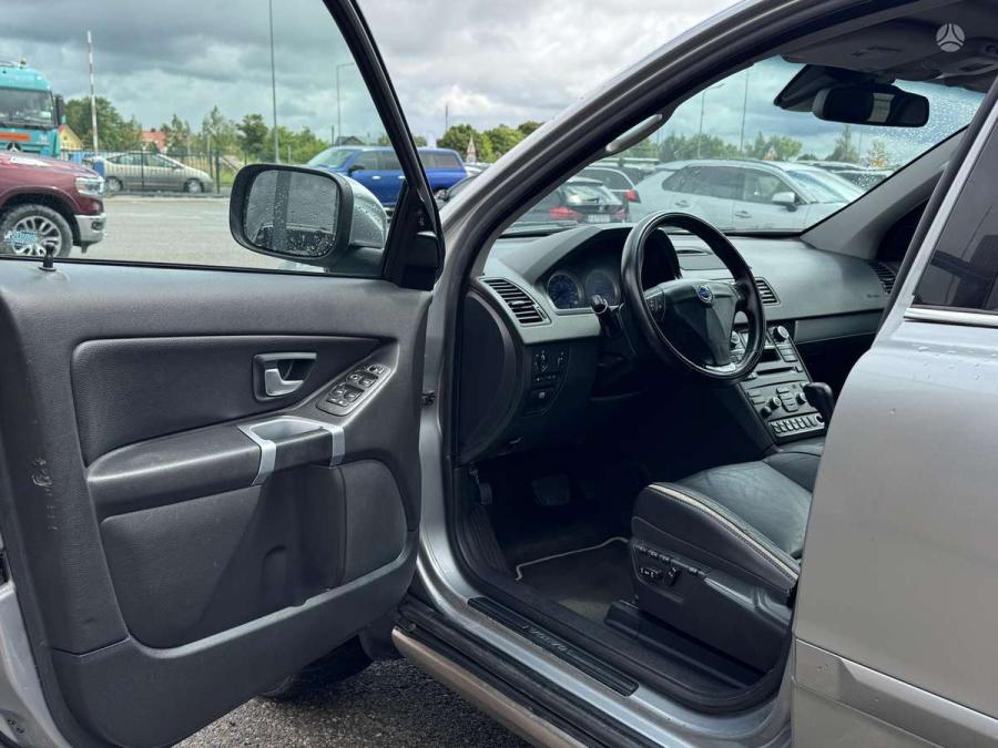 Grey Volvo XC90 2011 in Vilnius, with an engine capacity of 3.20 L and mileage of 305 thousand km for 6790 €, photo 15 on AUTOMOTO.COM.LV