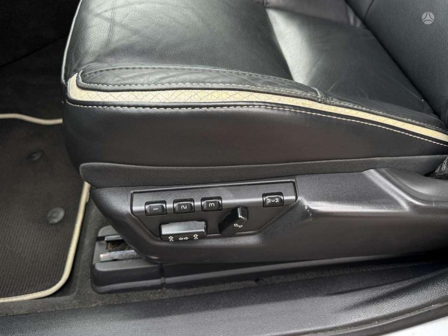 Grey Volvo XC90 2011 in Vilnius, with an engine capacity of 3.20 L and mileage of 305 thousand km for 6790 €, photo 18 on AUTOMOTO.COM.LV
