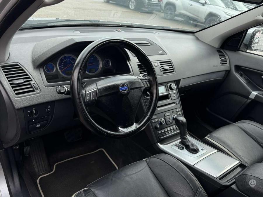 Grey Volvo XC90 2011 in Vilnius, with an engine capacity of 3.20 L and mileage of 305 thousand km for 6790 €, photo 19 on AUTOMOTO.COM.LV
