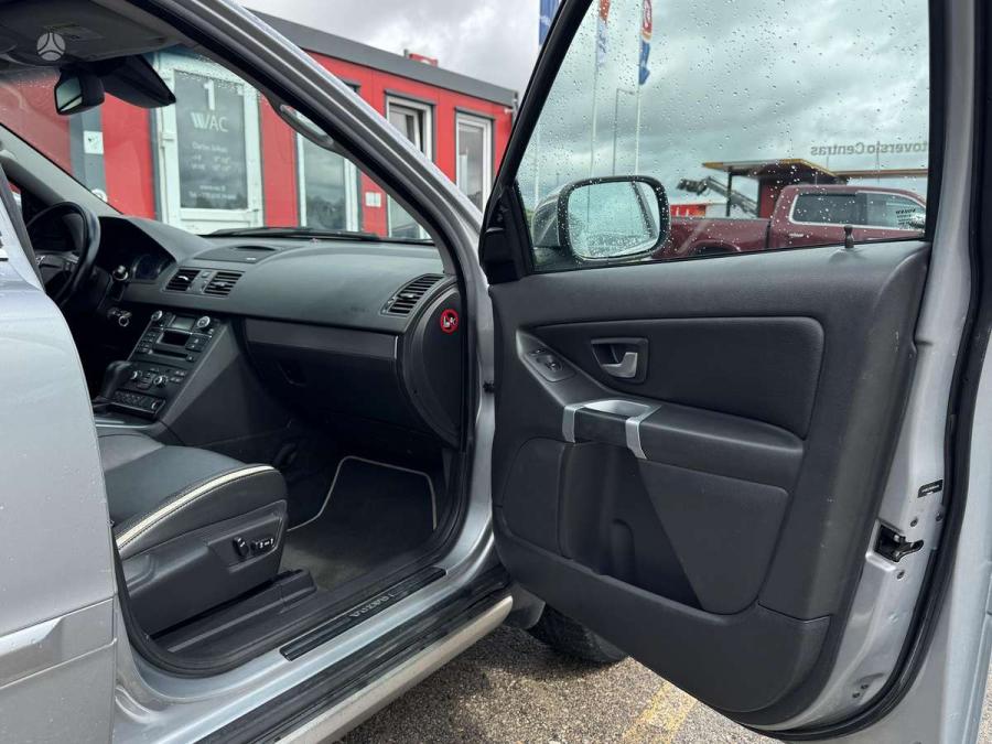 Grey Volvo XC90 2011 in Vilnius, with an engine capacity of 3.20 L and mileage of 305 thousand km for 6790 €, photo 23 on AUTOMOTO.COM.LV