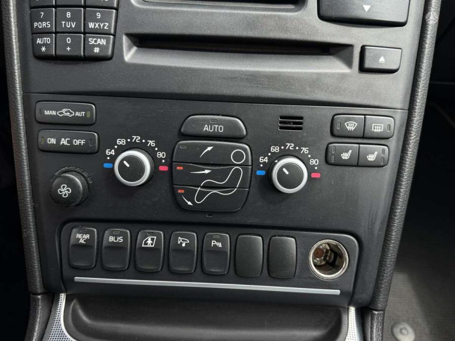 Grey Volvo XC90 2011 in Vilnius, with an engine capacity of 3.20 L and mileage of 305 thousand km for 6790 €, photo 32 on AUTOMOTO.COM.LV