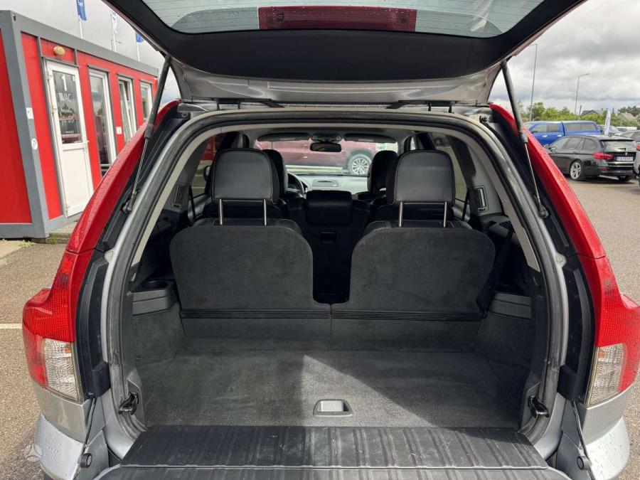 Grey Volvo XC90 2011 in Vilnius, with an engine capacity of 3.20 L and mileage of 305 thousand km for 6790 €, photo 37 on AUTOMOTO.COM.LV