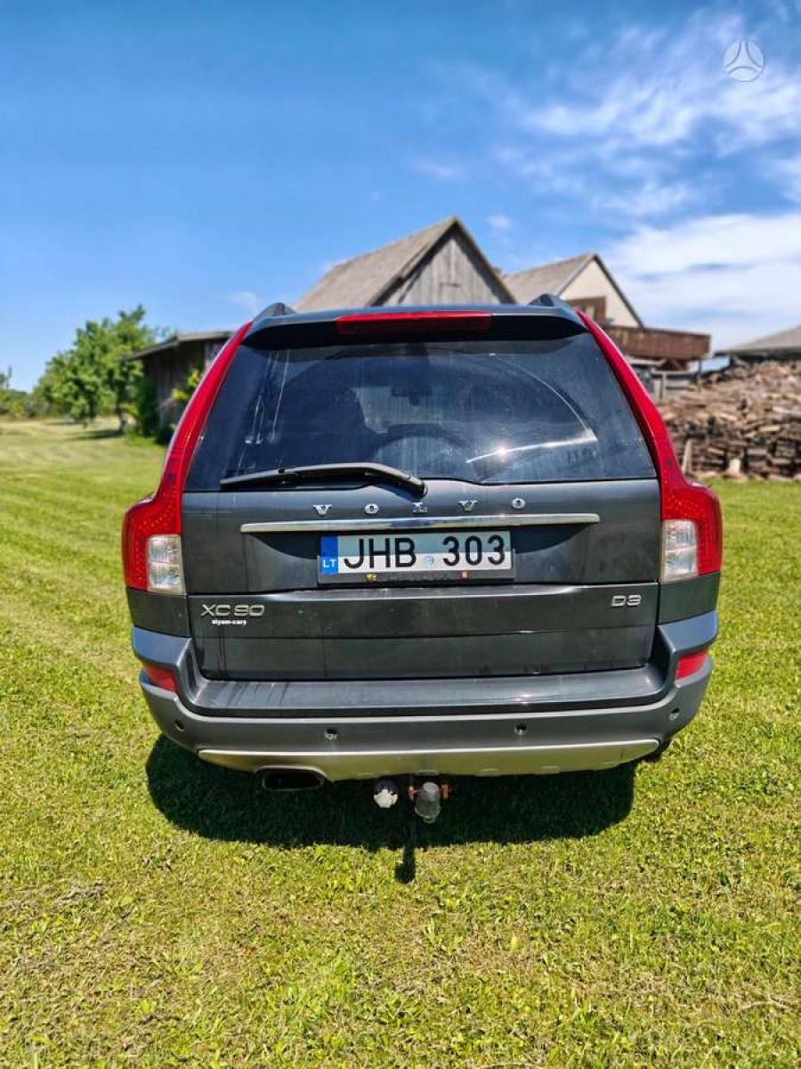 Grey Volvo XC90 2011 in Klaipeda, with an engine capacity of 2.40 L and mileage of 420 thousand km for 4350 €, photo 5 on AUTOMOTO.COM.LV