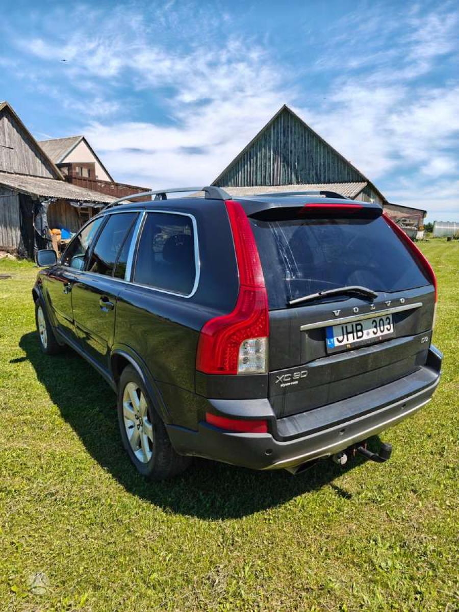 Grey Volvo XC90 2011 in Klaipeda, with an engine capacity of 2.40 L and mileage of 420 thousand km for 4350 €, photo 6 on AUTOMOTO.COM.LV