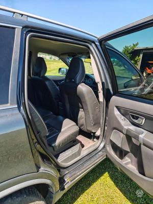 Grey Volvo XC90 2011 in Klaipeda, with an engine capacity of 2.40 L and mileage of 420 thousand km for 4350 €, photo 9 on AUTOMOTO.COM.LV