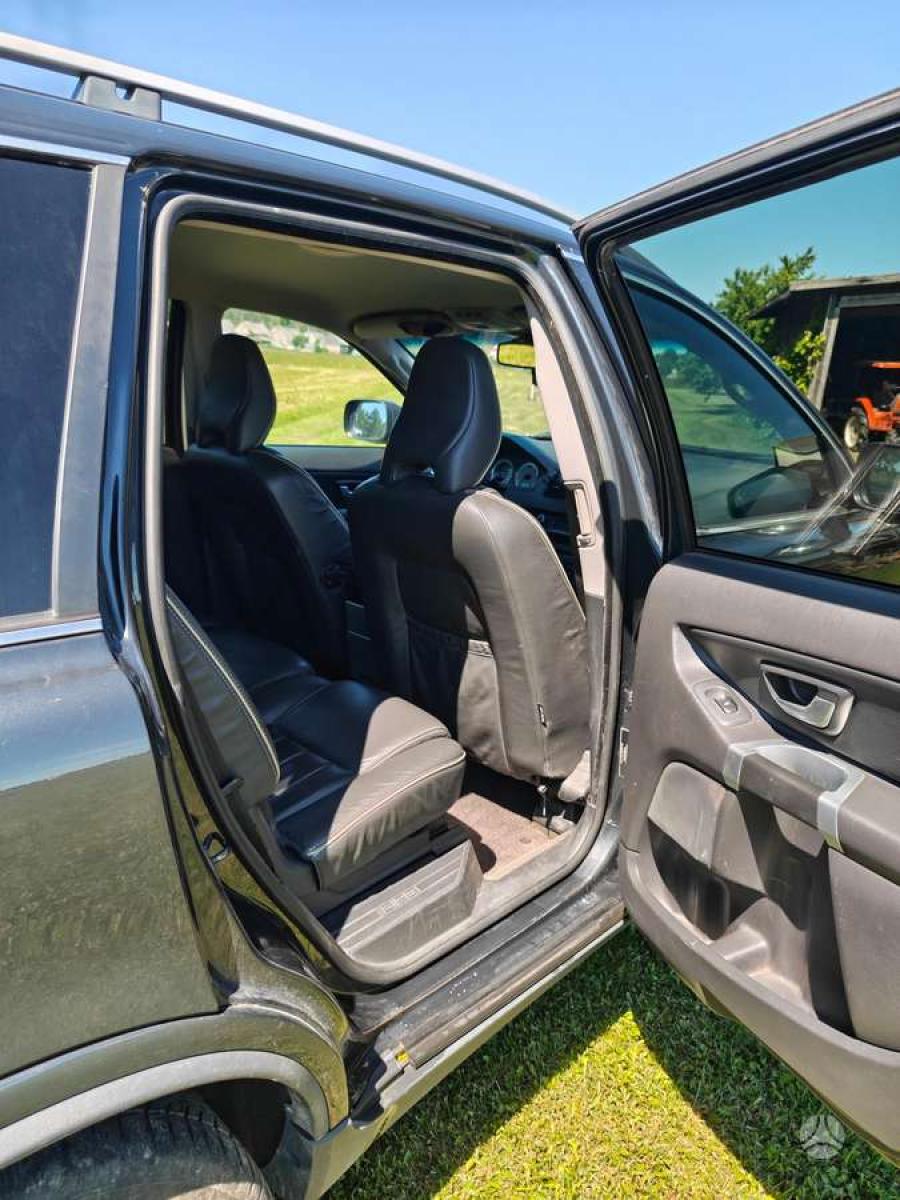 Grey Volvo XC90 2011 in Klaipeda, with an engine capacity of 2.40 L and mileage of 420 thousand km for 4350 €, photo 9 on AUTOMOTO.COM.LV