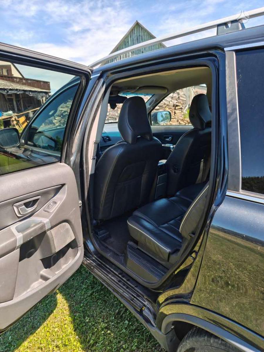 Grey Volvo XC90 2011 in Klaipeda, with an engine capacity of 2.40 L and mileage of 420 thousand km for 4350 €, photo 11 on AUTOMOTO.COM.LV