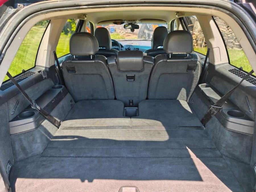 Grey Volvo XC90 2011 in Klaipeda, with an engine capacity of 2.40 L and mileage of 420 thousand km for 4350 €, photo 14 on AUTOMOTO.COM.LV