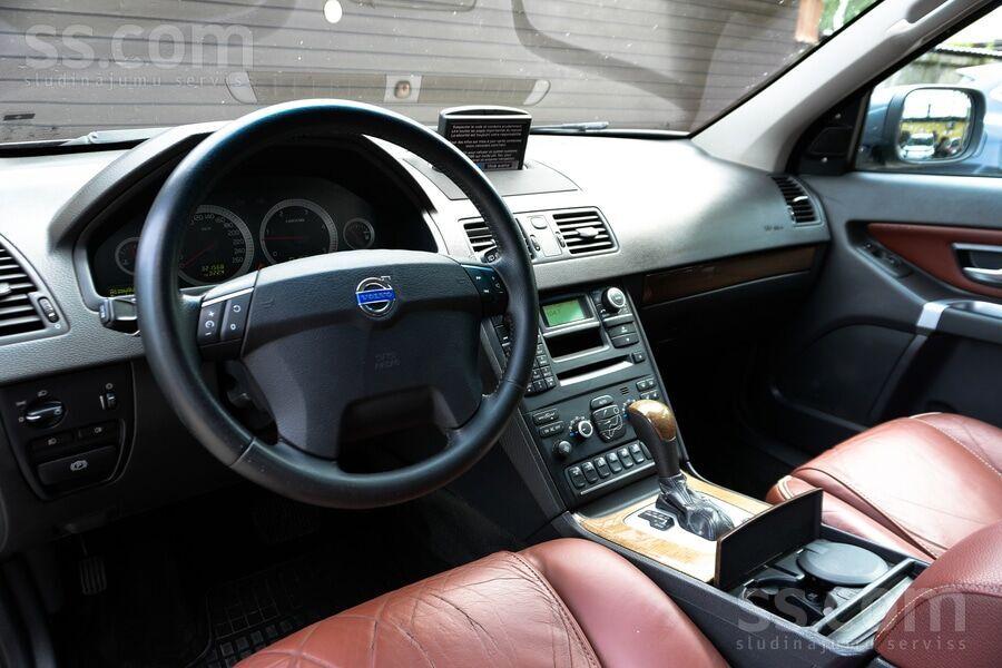 Pelēks Volvo XC90 2011 Rīga, ar dzinēja tilpumu 2.40 L un nobraukumu 313 tūkst. km par 8990 €, foto 8 vietnē AUTOMOTO.COM.LV