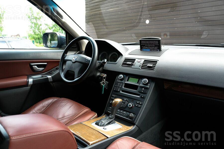 Pelēks Volvo XC90 2011 Rīga, ar dzinēja tilpumu 2.40 L un nobraukumu 313 tūkst. km par 8990 €, foto 14 vietnē AUTOMOTO.COM.LV