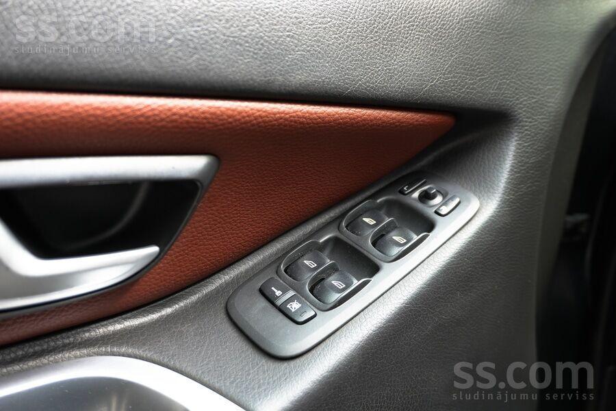 Pelēks Volvo XC90 2011 Rīga, ar dzinēja tilpumu 2.40 L un nobraukumu 313 tūkst. km par 8990 €, foto 16 vietnē AUTOMOTO.COM.LV