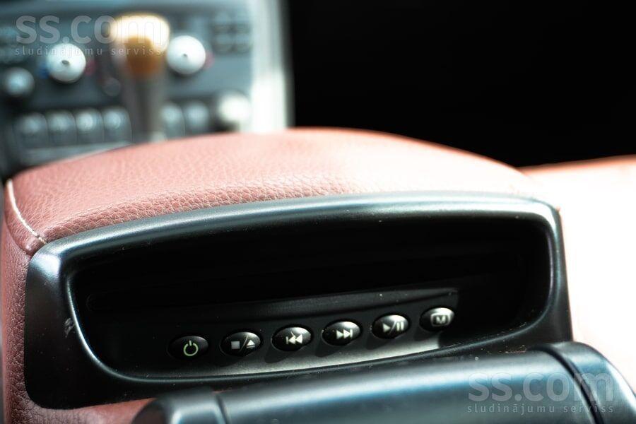 Pelēks Volvo XC90 2011 Rīga, ar dzinēja tilpumu 2.40 L un nobraukumu 313 tūkst. km par 8990 €, foto 19 vietnē AUTOMOTO.COM.LV
