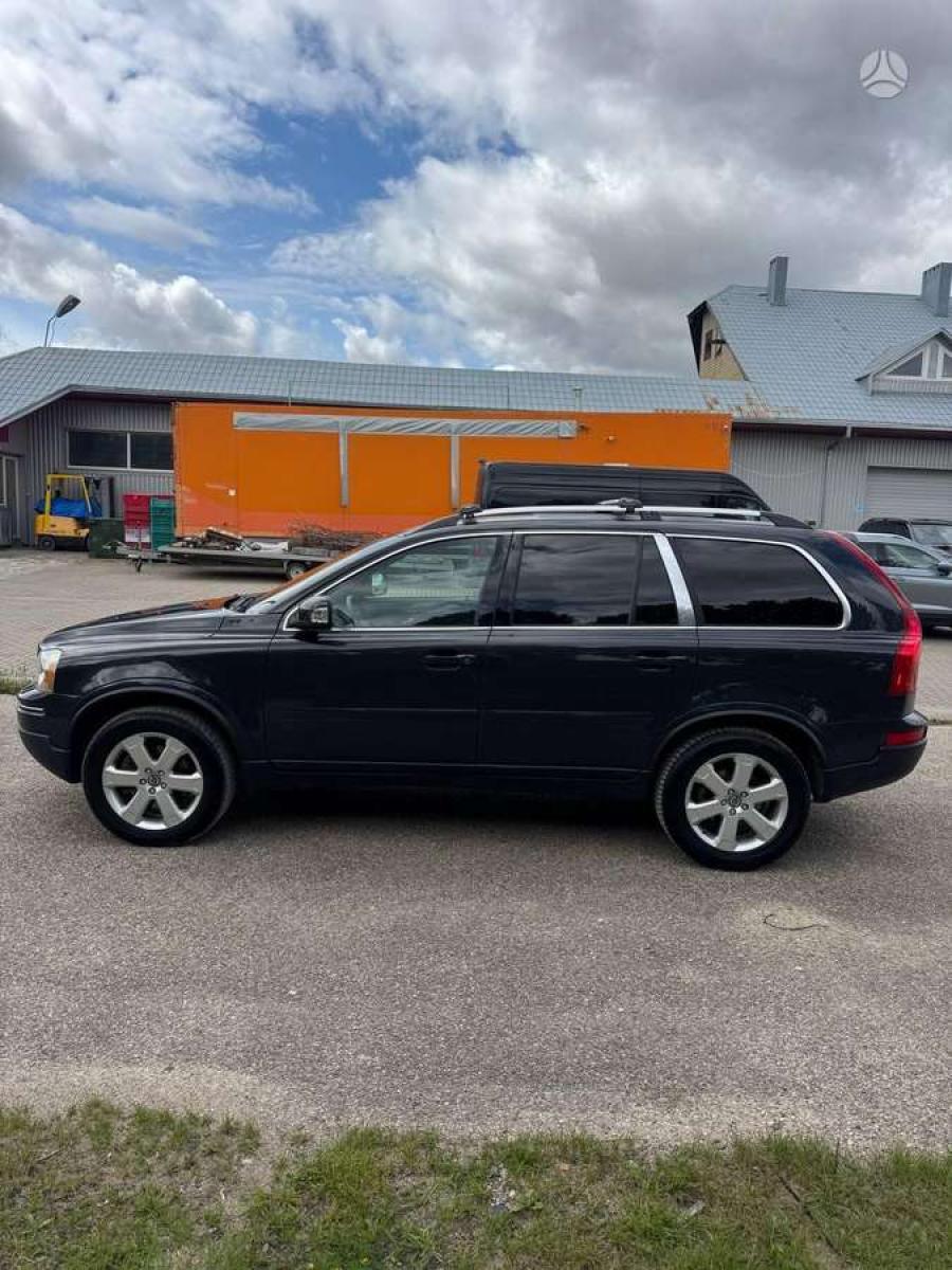 Pelēks Volvo XC90 2011 Kauņa, ar dzinēja tilpumu 2.40 L un nobraukumu 390 tūkst. km par 6300 €, foto 20 vietnē AUTOMOTO.COM.LV