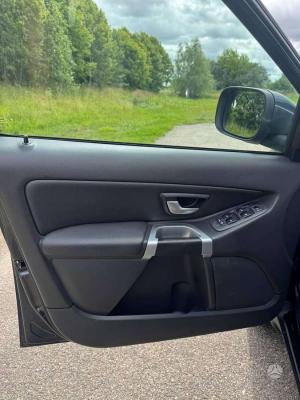 Pelēks Volvo XC90 2011 Kauņa, ar dzinēja tilpumu 2.40 L un nobraukumu 390 tūkst. km par 6300 €, foto 21 vietnē AUTOMOTO.COM.LV