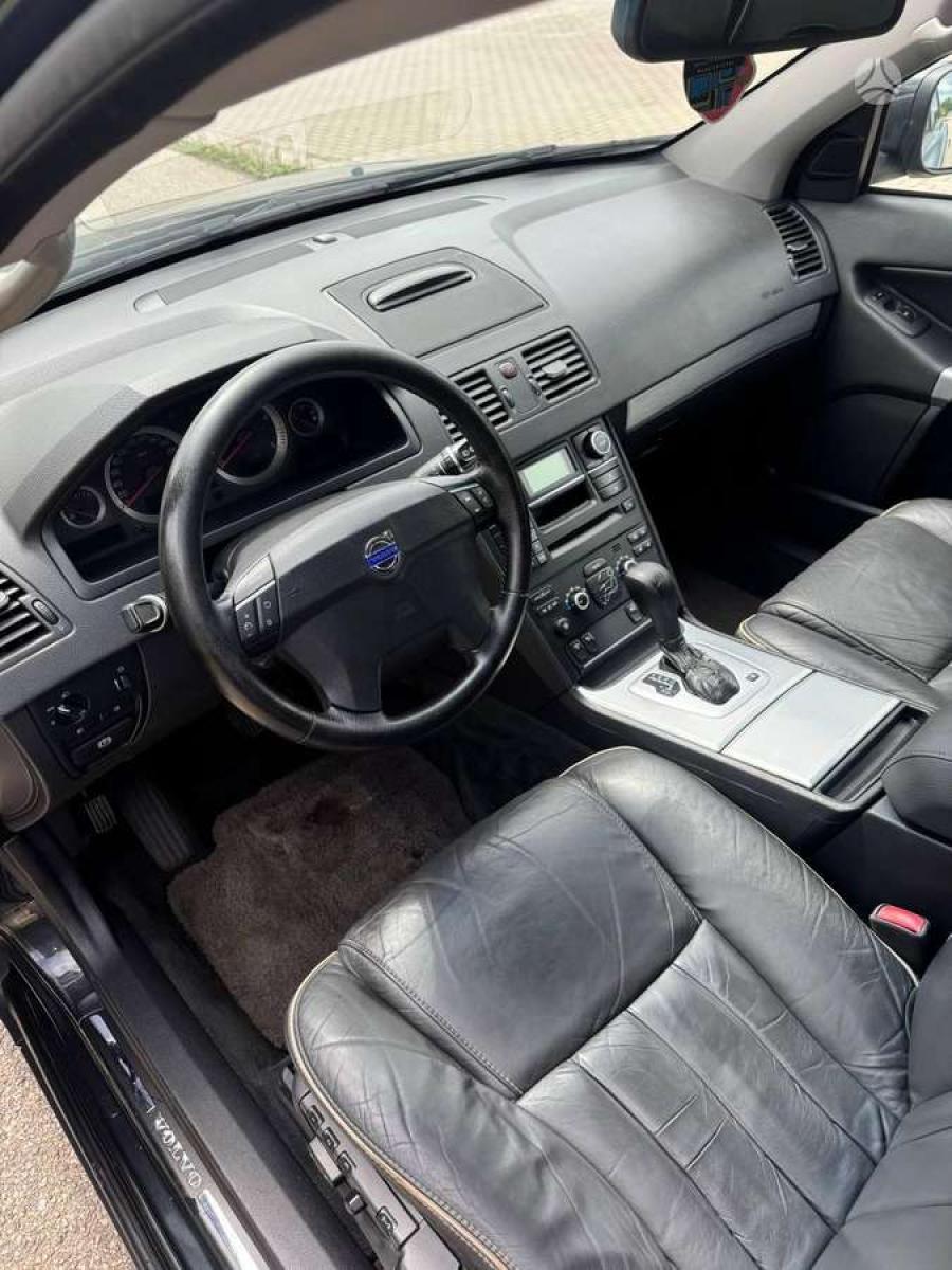 Pelēks Volvo XC90 2011 Kauņa, ar dzinēja tilpumu 2.40 L un nobraukumu 390 tūkst. km par 6300 €, foto 22 vietnē AUTOMOTO.COM.LV