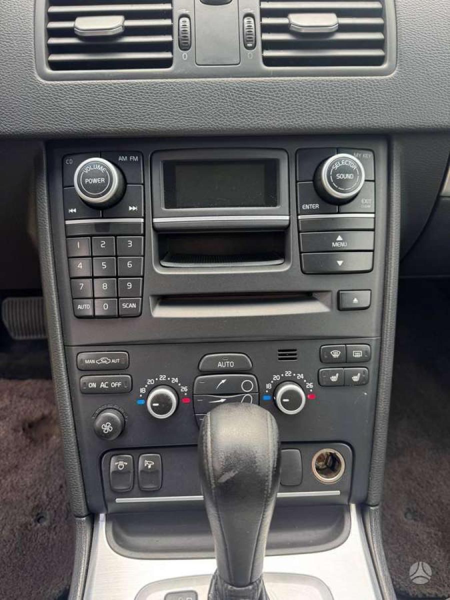 Pelēks Volvo XC90 2011 Kauņa, ar dzinēja tilpumu 2.40 L un nobraukumu 390 tūkst. km par 6300 €, foto 27 vietnē AUTOMOTO.COM.LV