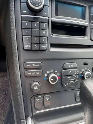 Pelēks Volvo XC90 2011 Kauņa, ar dzinēja tilpumu 2.40 L un nobraukumu 390 tūkst. km par 6300 €, foto 28 vietnē AUTOMOTO.COM.LV