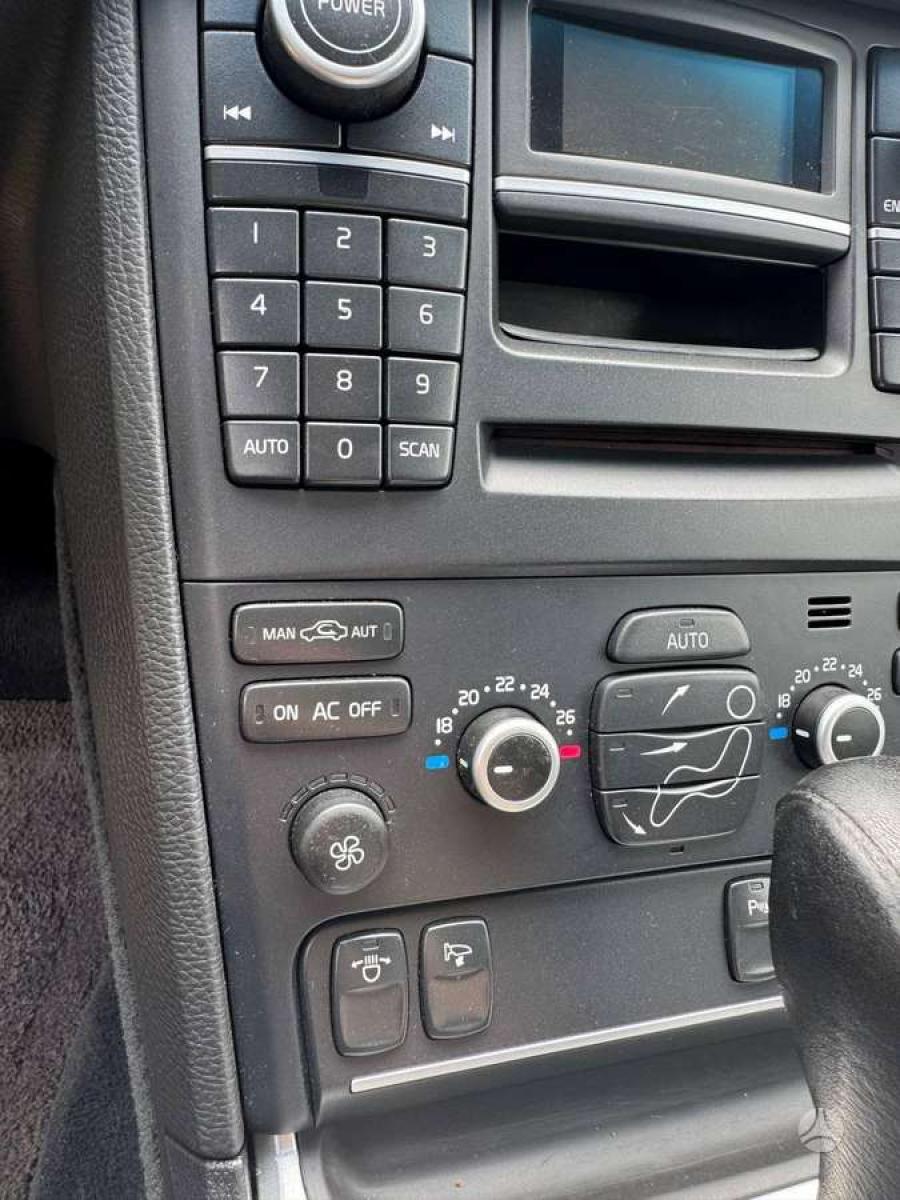 Pelēks Volvo XC90 2011 Kauņa, ar dzinēja tilpumu 2.40 L un nobraukumu 390 tūkst. km par 6300 €, foto 28 vietnē AUTOMOTO.COM.LV