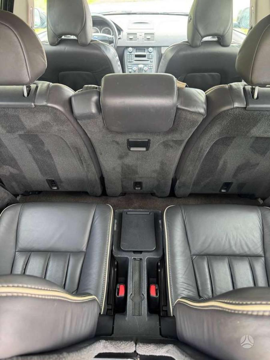Pelēks Volvo XC90 2011 Kauņa, ar dzinēja tilpumu 2.40 L un nobraukumu 390 tūkst. km par 6300 €, foto 33 vietnē AUTOMOTO.COM.LV