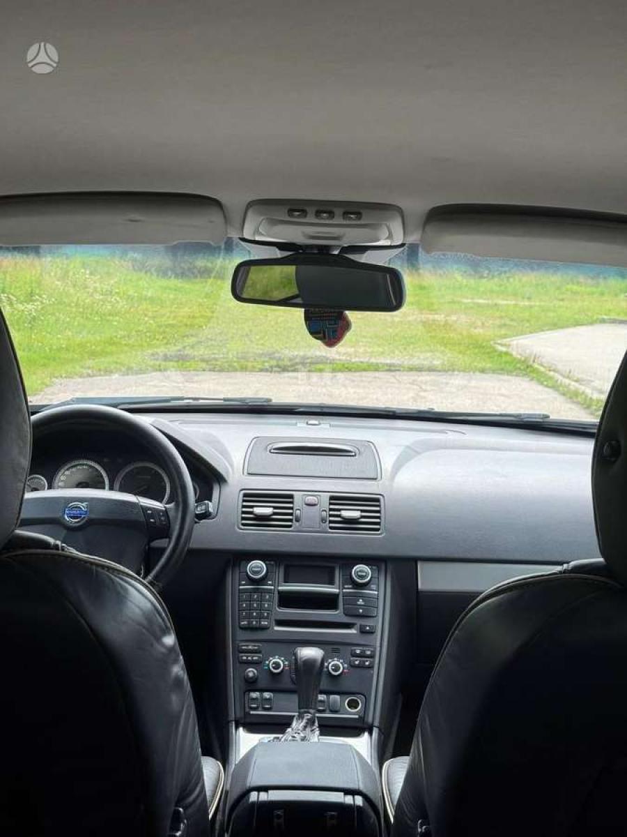 Pelēks Volvo XC90 2011 Kauņa, ar dzinēja tilpumu 2.40 L un nobraukumu 390 tūkst. km par 6300 €, foto 34 vietnē AUTOMOTO.COM.LV