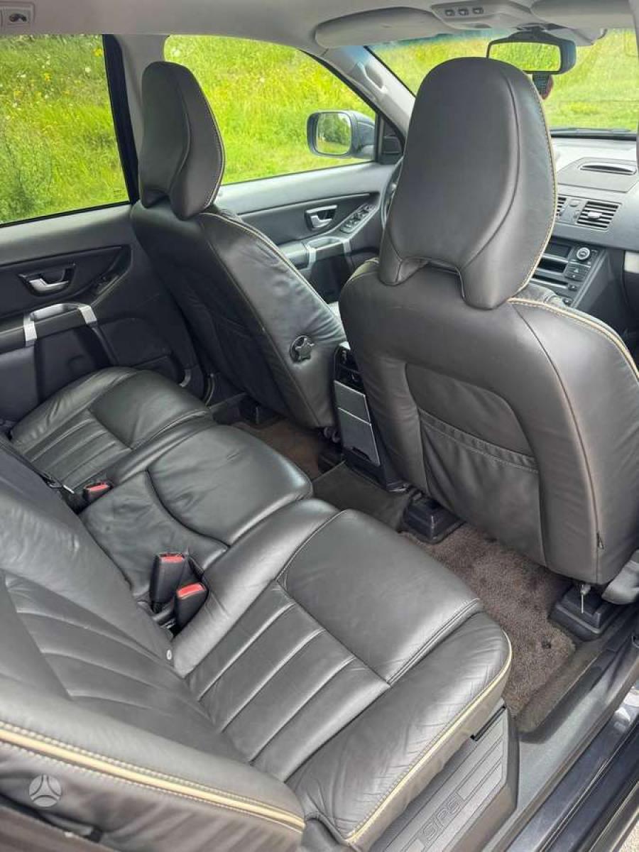 Pelēks Volvo XC90 2011 Kauņa, ar dzinēja tilpumu 2.40 L un nobraukumu 390 tūkst. km par 6300 €, foto 39 vietnē AUTOMOTO.COM.LV