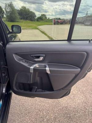 Pelēks Volvo XC90 2011 Kauņa, ar dzinēja tilpumu 2.40 L un nobraukumu 390 tūkst. km par 6300 €, foto 40 vietnē AUTOMOTO.COM.LV