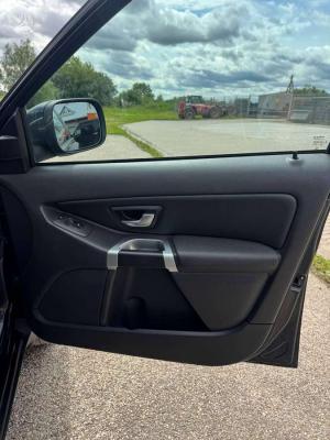 Pelēks Volvo XC90 2011 Kauņa, ar dzinēja tilpumu 2.40 L un nobraukumu 390 tūkst. km par 6300 €, foto 43 vietnē AUTOMOTO.COM.LV