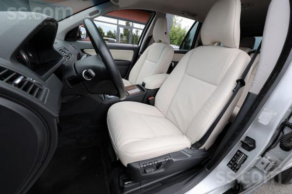 Pelēks Volvo XC90 2011 Jelgava, ar dzinēja tilpumu 2.40 L un nobraukumu 0 tūkst. km par 8650 €, foto 9 vietnē AUTOMOTO.COM.LV