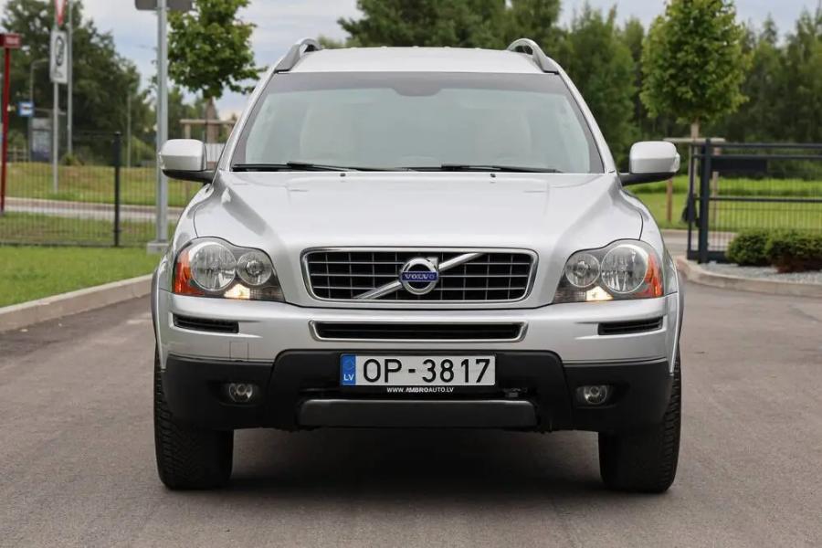 Grey Volvo XC90 2011 in Jelgava, with an engine capacity of 2.40 L and mileage of 322 thousand km for 8990 €, photo 3 on AUTOMOTO.COM.LV