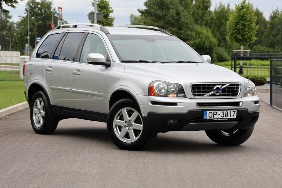 Grey Volvo XC90 2011 in Jelgava, with an engine capacity of 2.40 L and mileage of 322 thousand km for 8990 €, photo 4 on AUTOMOTO.COM.LV