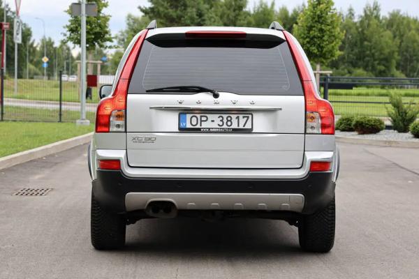 Pelēks Volvo XC90 2011 Jelgava, ar dzinēja tilpumu 2.40 L un nobraukumu 322 tūkst. km par 8990 €, foto 5 vietnē AUTOMOTO.COM.LV