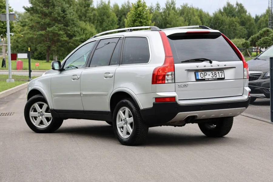 Grey Volvo XC90 2011 in Jelgava, with an engine capacity of 2.40 L and mileage of 322 thousand km for 8990 €, photo 7 on AUTOMOTO.COM.LV