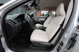 Grey Volvo XC90 2011 in Jelgava, with an engine capacity of 2.40 L and mileage of 322 thousand km for 8990 €, photo 8 on AUTOMOTO.COM.LV