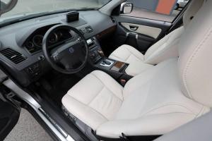 Grey Volvo XC90 2011 in Jelgava, with an engine capacity of 2.40 L and mileage of 322 thousand km for 8990 €, photo 9 on AUTOMOTO.COM.LV