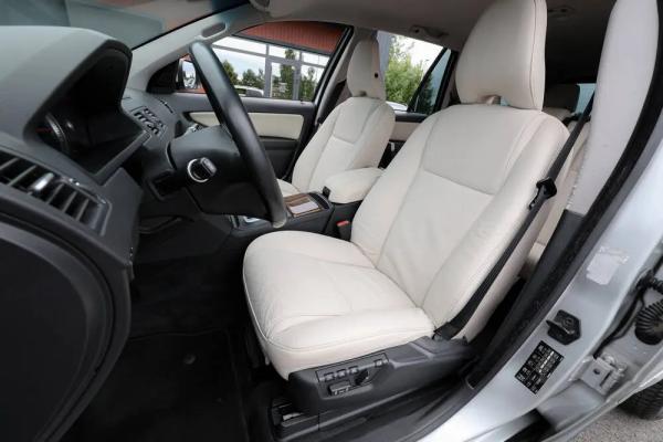 Pelēks Volvo XC90 2011 Jelgava, ar dzinēja tilpumu 2.40 L un nobraukumu 322 tūkst. km par 8990 €, foto 9 vietnē AUTOMOTO.COM.LV