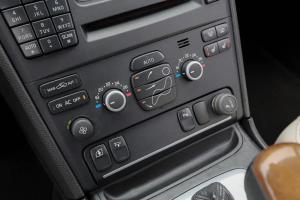 Grey Volvo XC90 2011 in Jelgava, with an engine capacity of 2.40 L and mileage of 322 thousand km for 8990 €, photo 19 on AUTOMOTO.COM.LV
