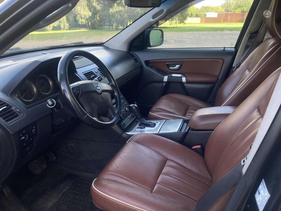 Pelēks Volvo XC90 2011 Marijampole, ar dzinēja tilpumu 2.40 L un nobraukumu 330 tūkst. km par 8850 €, foto 17 vietnē AUTOMOTO.COM.LV