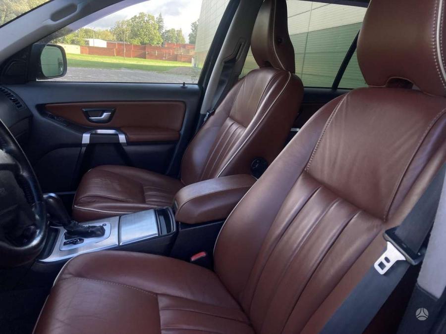 Pelēks Volvo XC90 2011 Marijampole, ar dzinēja tilpumu 2.40 L un nobraukumu 330 tūkst. km par 8850 €, foto 18 vietnē AUTOMOTO.COM.LV