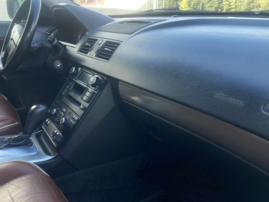 Pelēks Volvo XC90 2011 Marijampole, ar dzinēja tilpumu 2.40 L un nobraukumu 330 tūkst. km par 8850 €, foto 22 vietnē AUTOMOTO.COM.LV