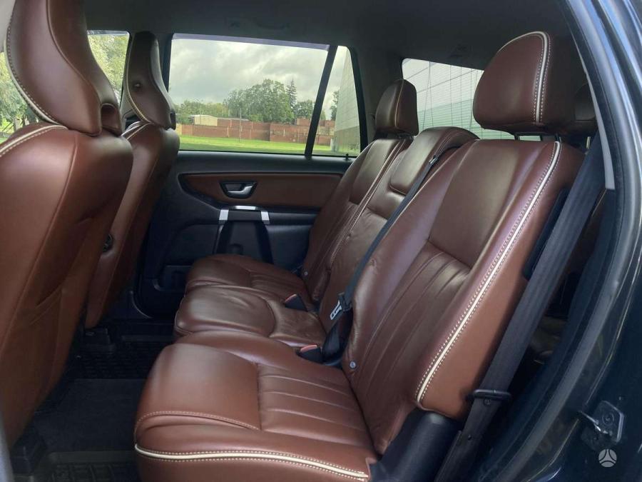 Pelēks Volvo XC90 2011 Marijampole, ar dzinēja tilpumu 2.40 L un nobraukumu 330 tūkst. km par 8850 €, foto 23 vietnē AUTOMOTO.COM.LV