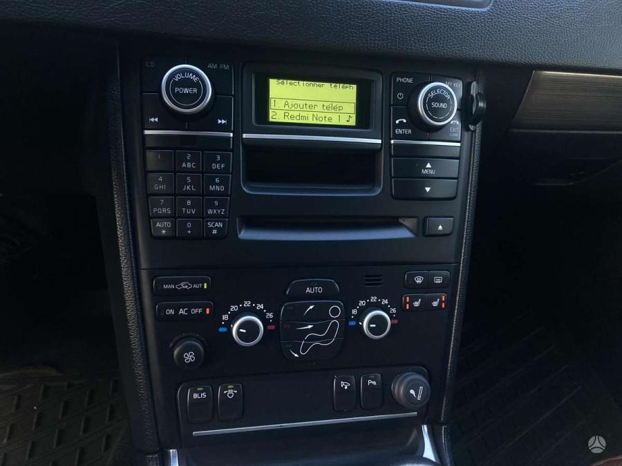Pelēks Volvo XC90 2011 Marijampole, ar dzinēja tilpumu 2.40 L un nobraukumu 330 tūkst. km par 8850 €, foto 31 vietnē AUTOMOTO.COM.LV