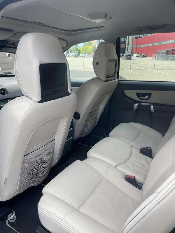 Pelēks Volvo XC90 2011 Kauņa, ar dzinēja tilpumu 2.40 L un nobraukumu 295 tūkst. km par 7300 €, foto 10 vietnē AUTOMOTO.COM.LV